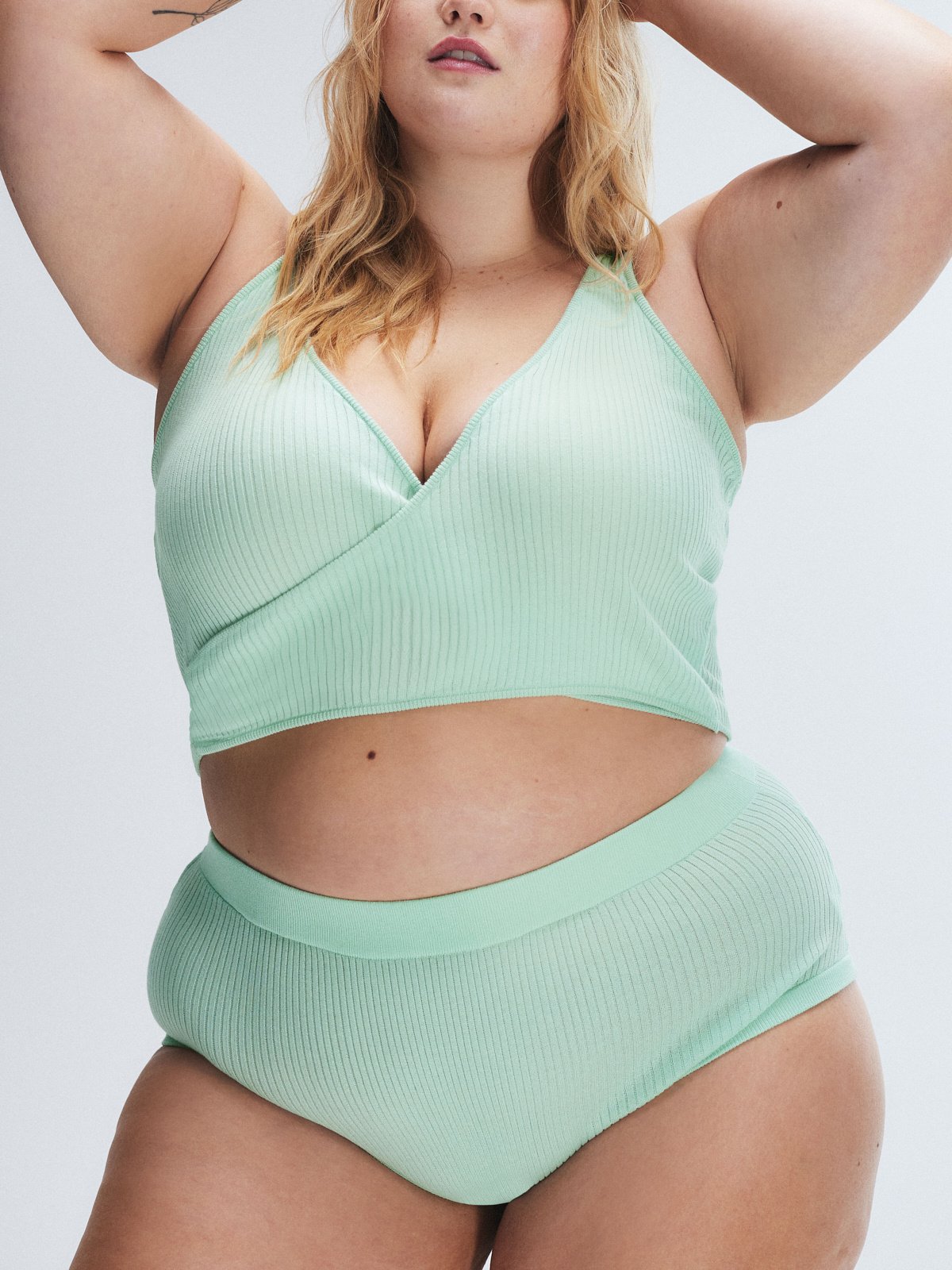 Featherweight Knit Booty Short in Green | SAVAGE X FENTY