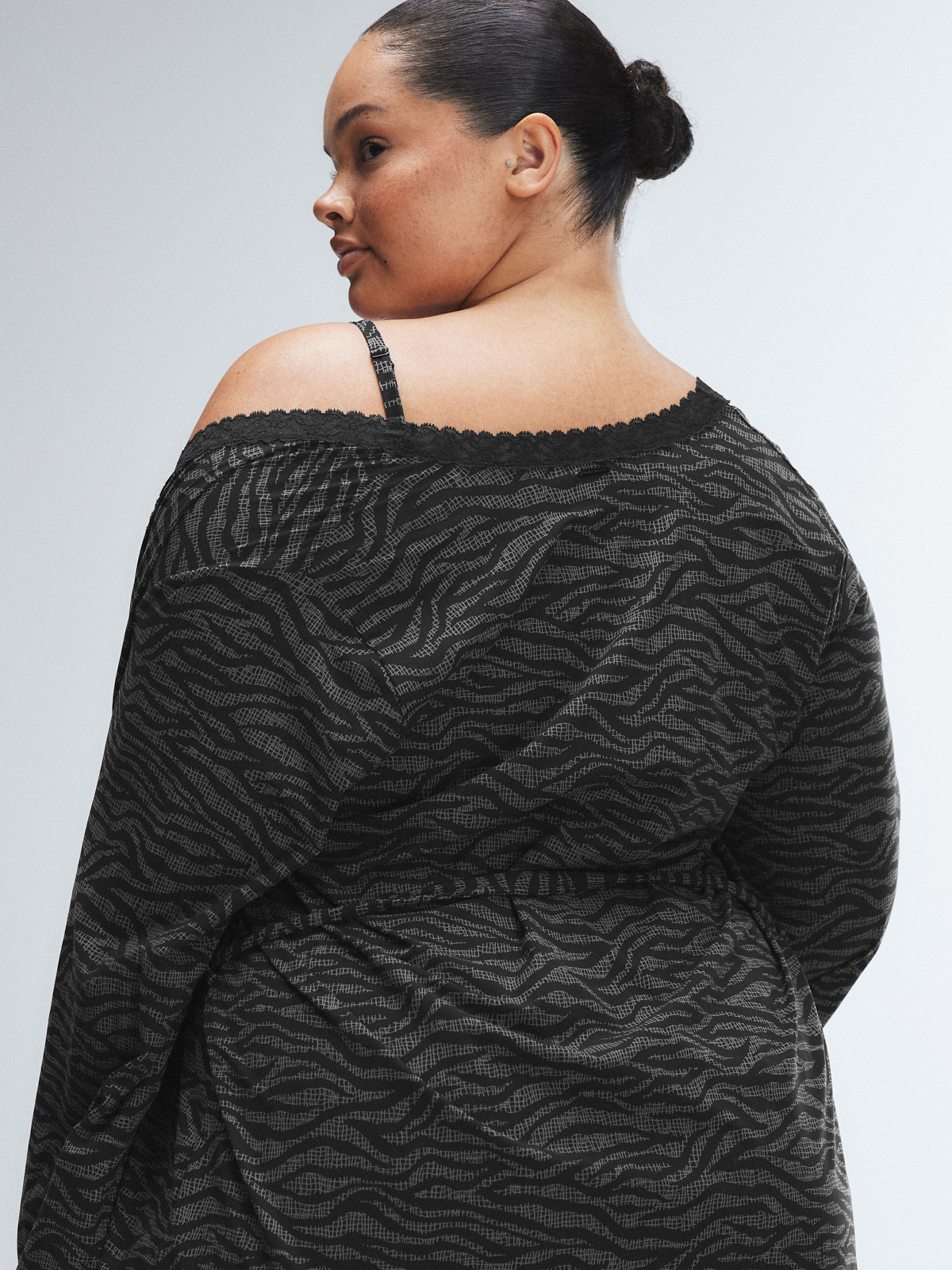 Snug Hug Short Robe in Black & Multi | SAVAGE X FENTY