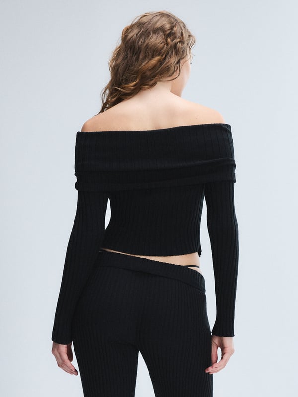 Très Soft Off-The-Shoulder Sweater Top - Savage